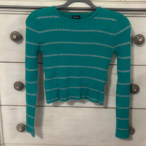 Trillium | Sweaters | Womens Long Sleeve Crop Sweater | Poshmark